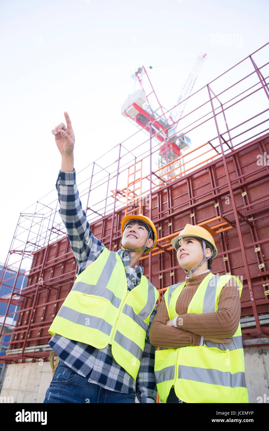 Female and male construction workers hi-res stock photography and images - Alamy