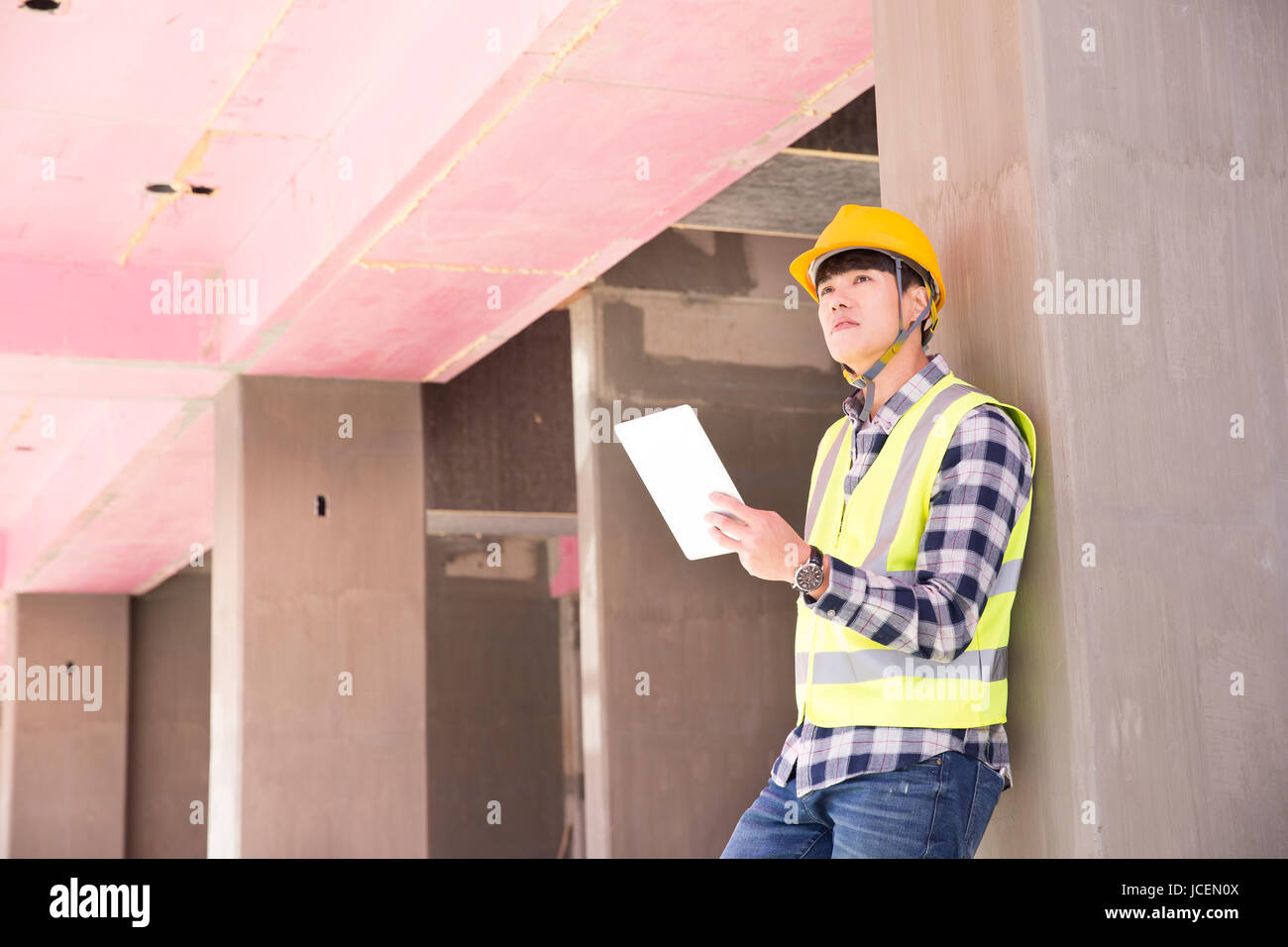 Construction worker thinking hi-res stock photography and images - Alamy