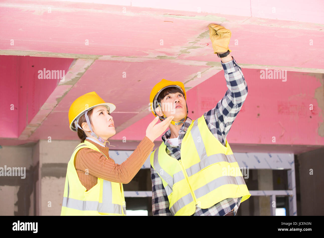 Male female construction workers hi-res stock photography and images ...