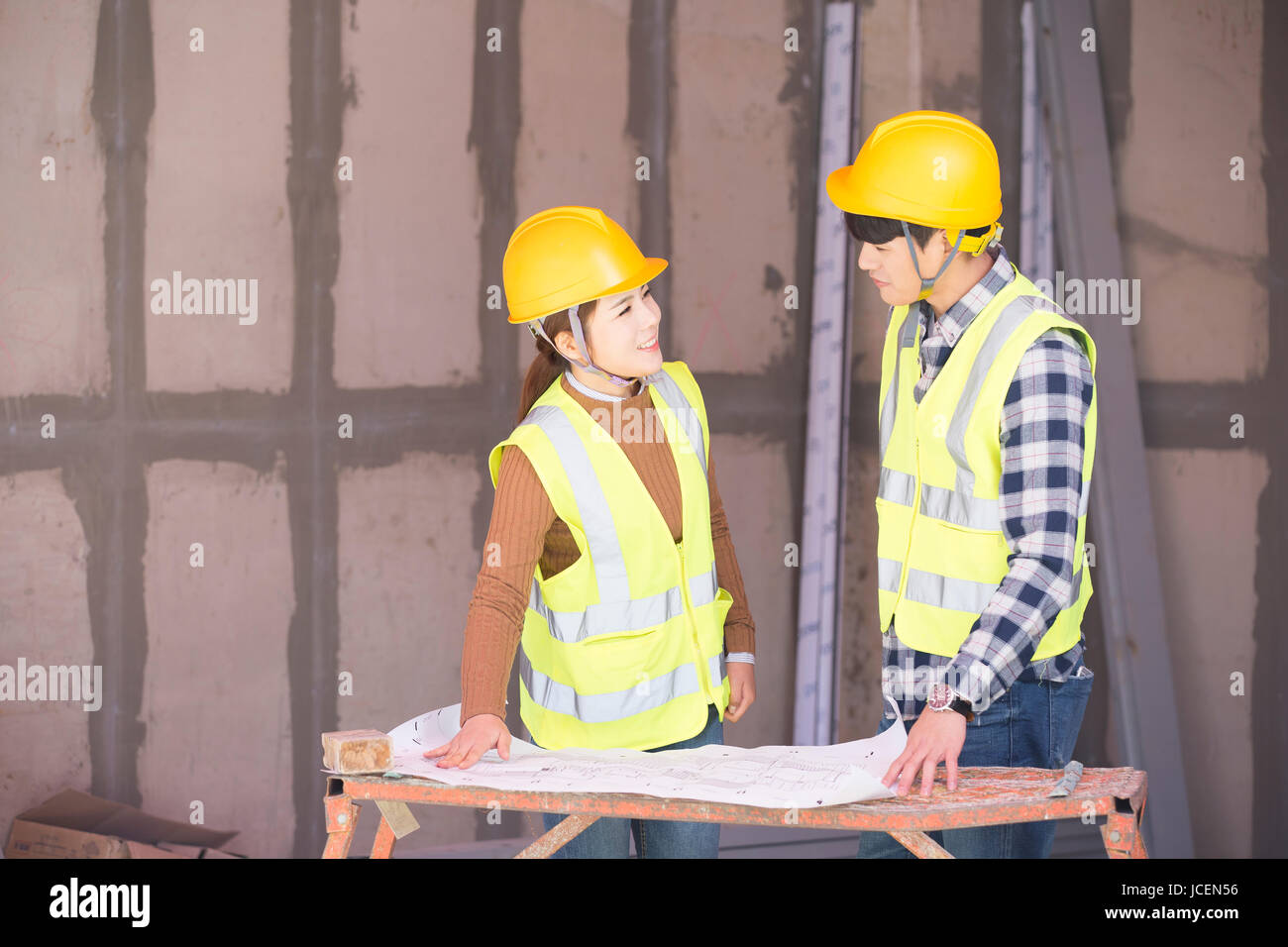 Construction workers face to face Stock Photo - Alamy