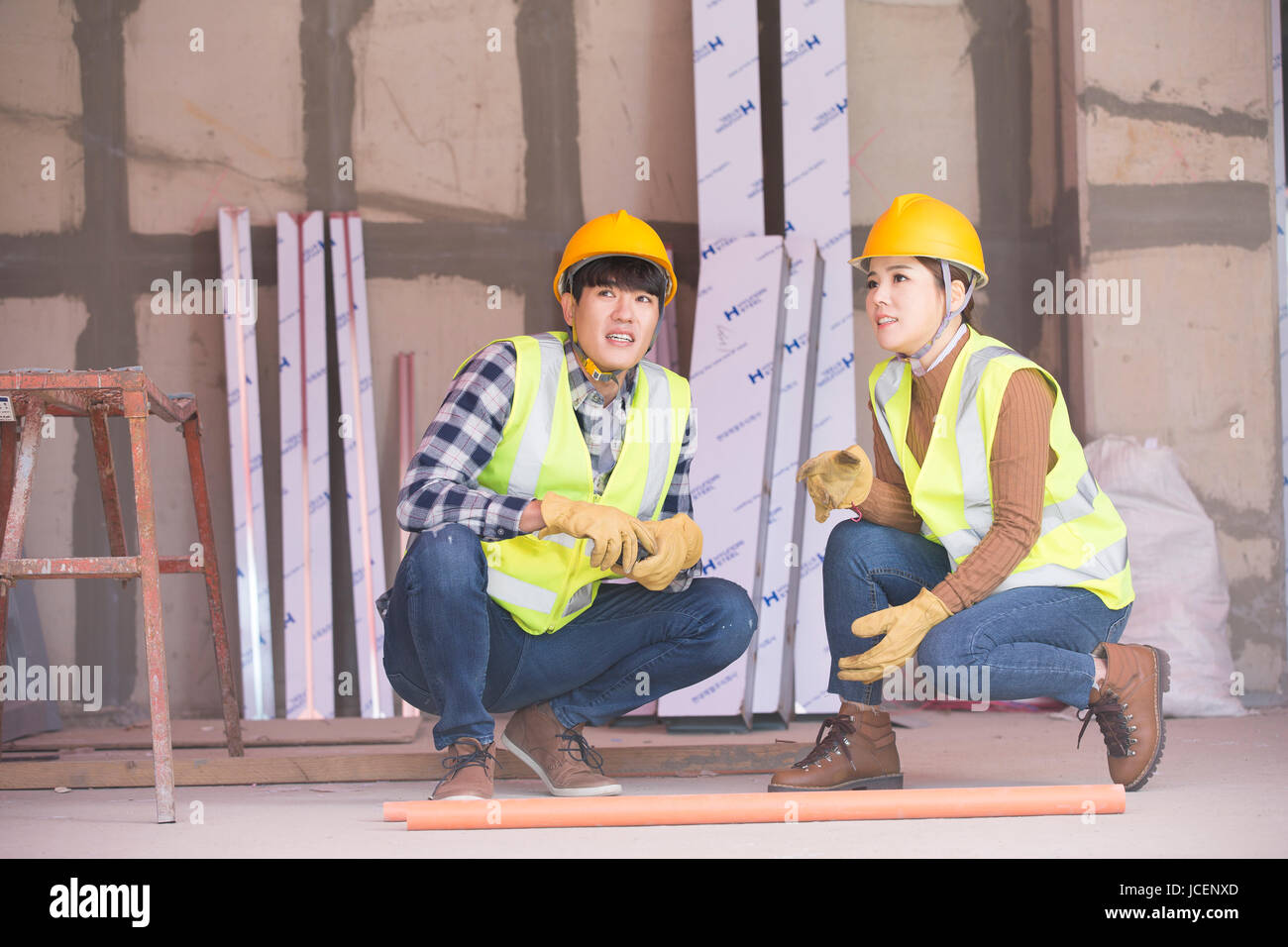 Female construction workers hi-res stock photography and images - Alamy