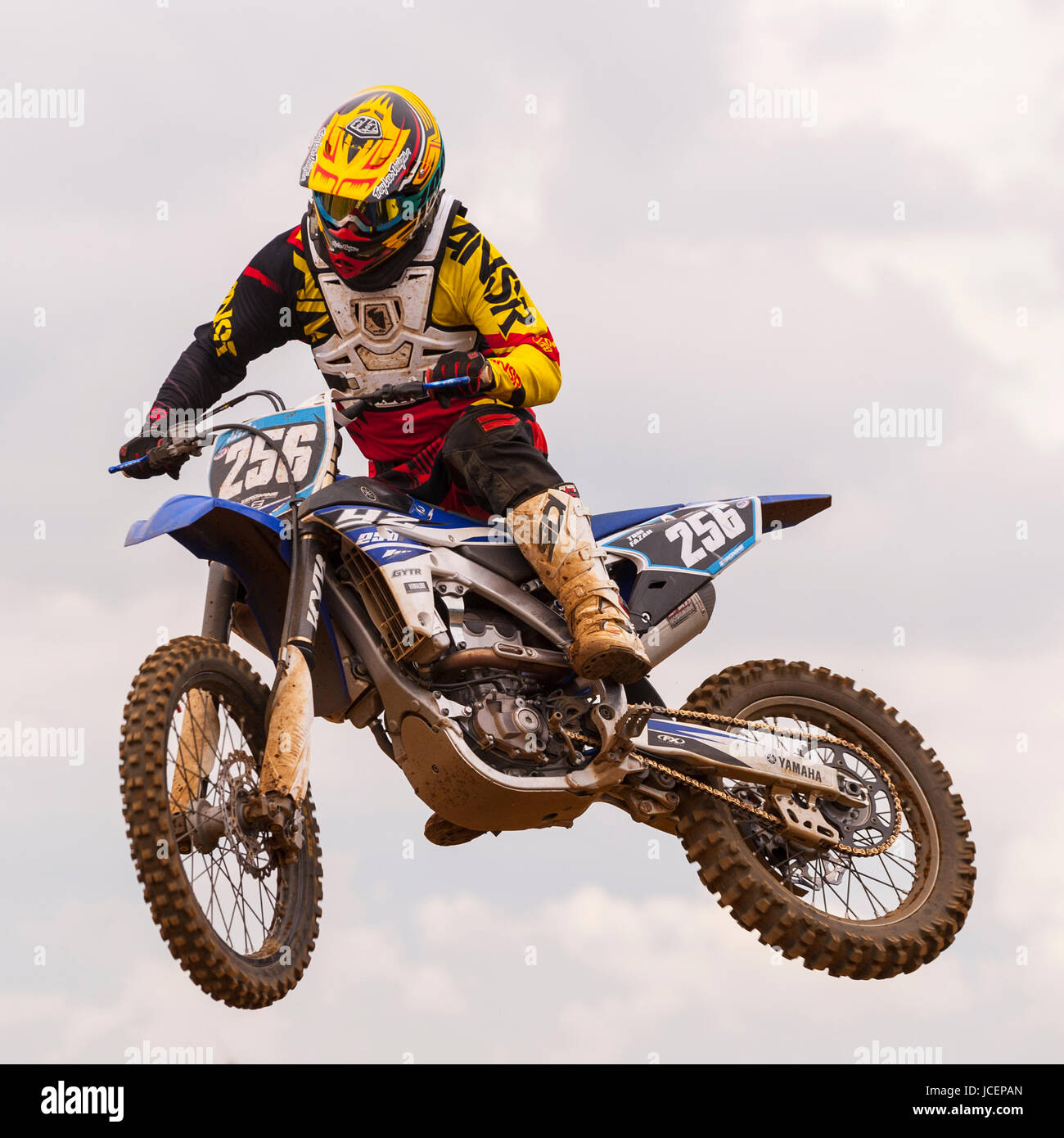 Motorbikes jumping hi-res stock photography and images - Alamy