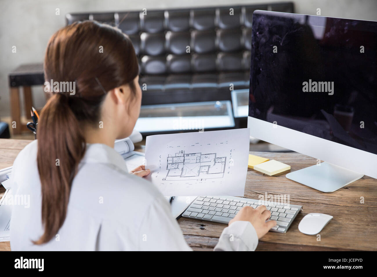 Back office hi-res stock photography and images - Alamy
