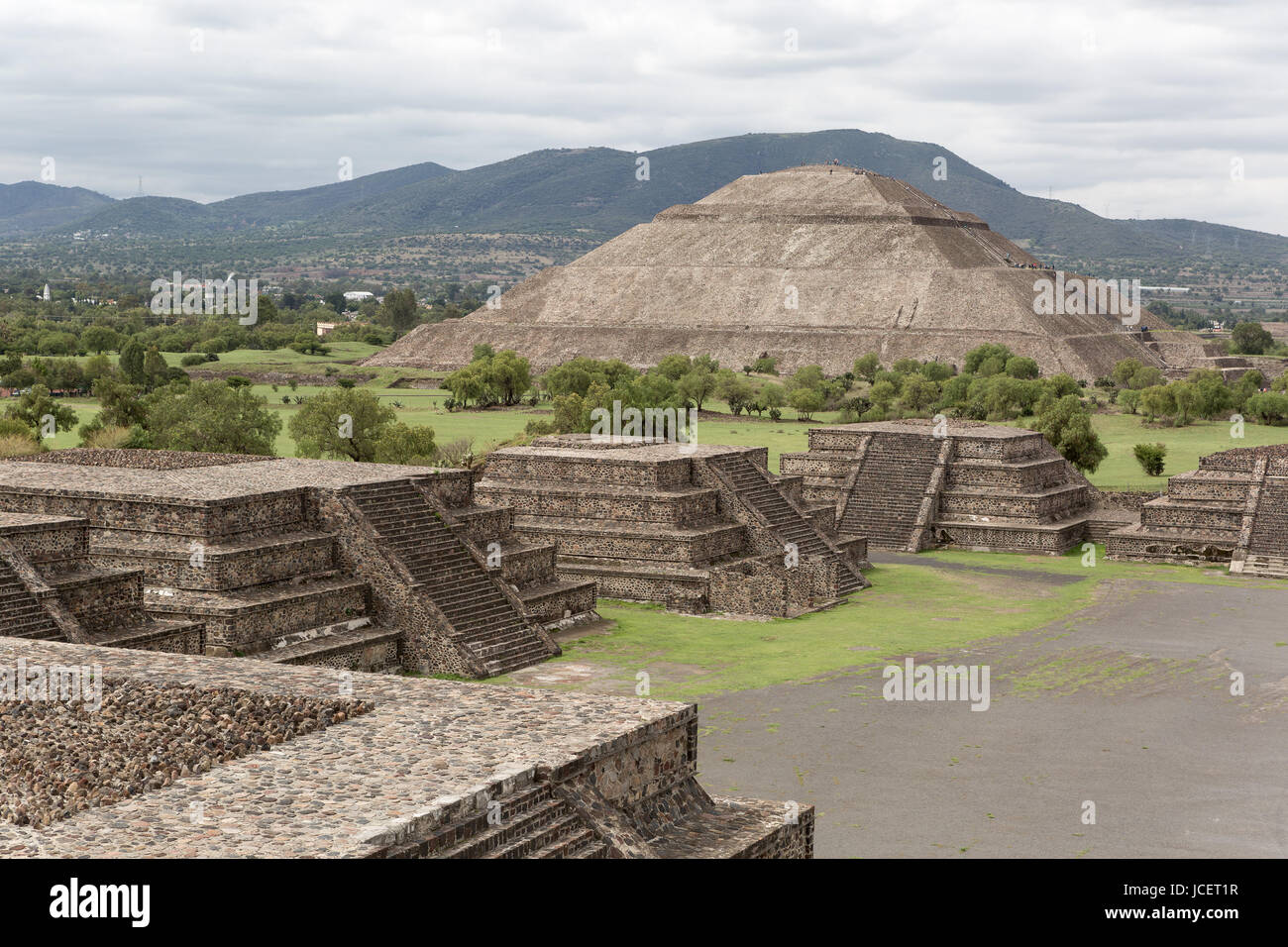 the pyramid of the sun with samller flat-top temples in the foreground ...