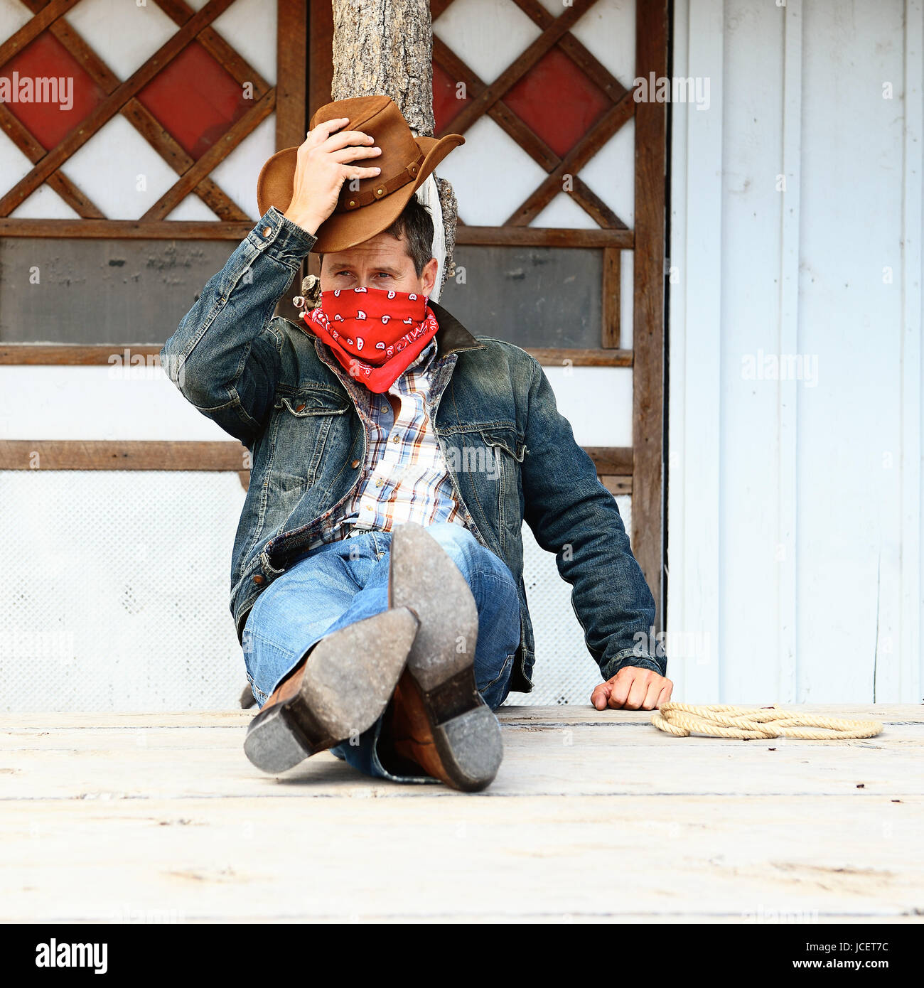 SOUTH WEST - A cowboy takes time to rest and reflect Stock Photo - Alamy