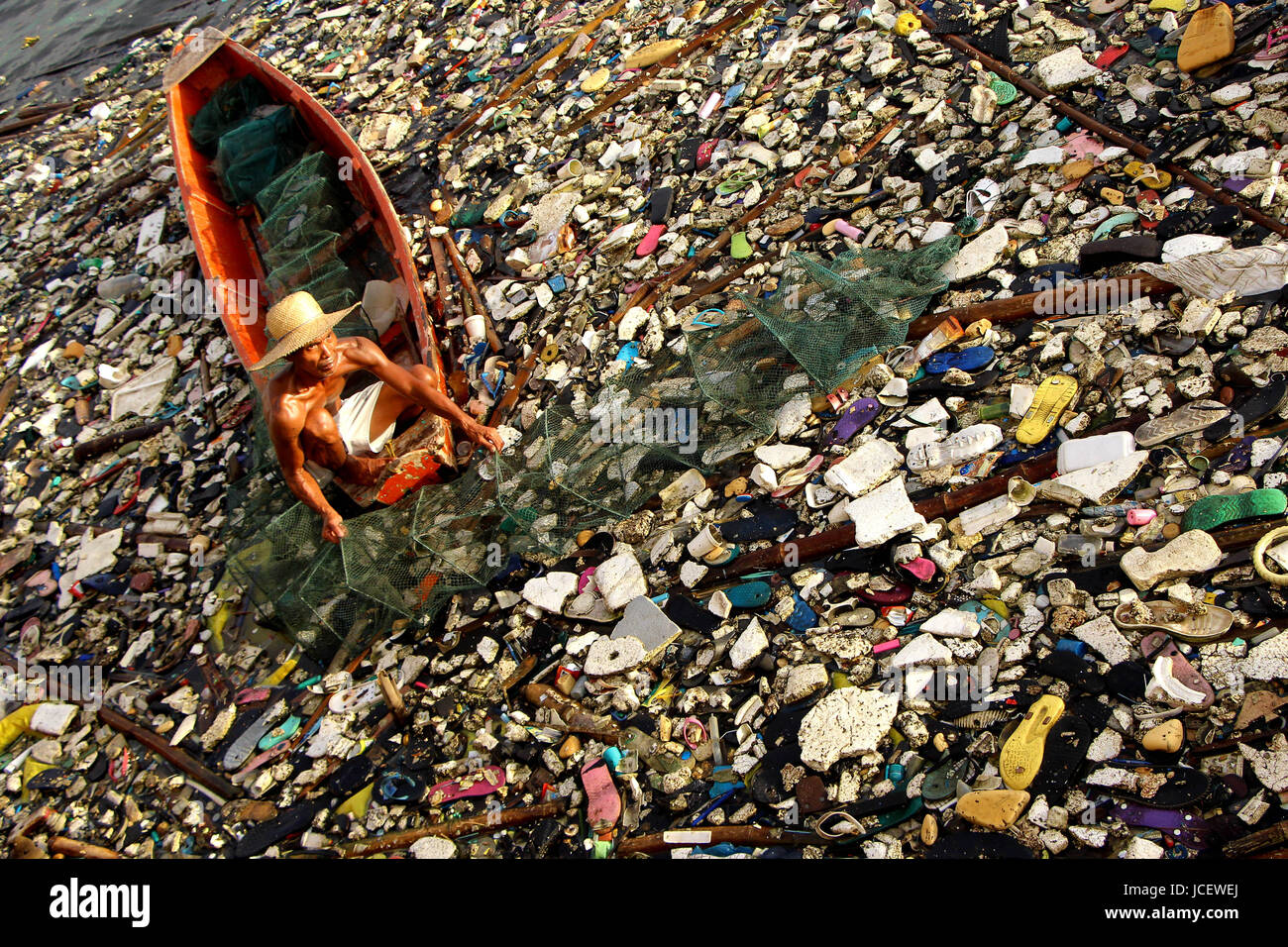 Garbage trap hi-res stock photography and images - Alamy
