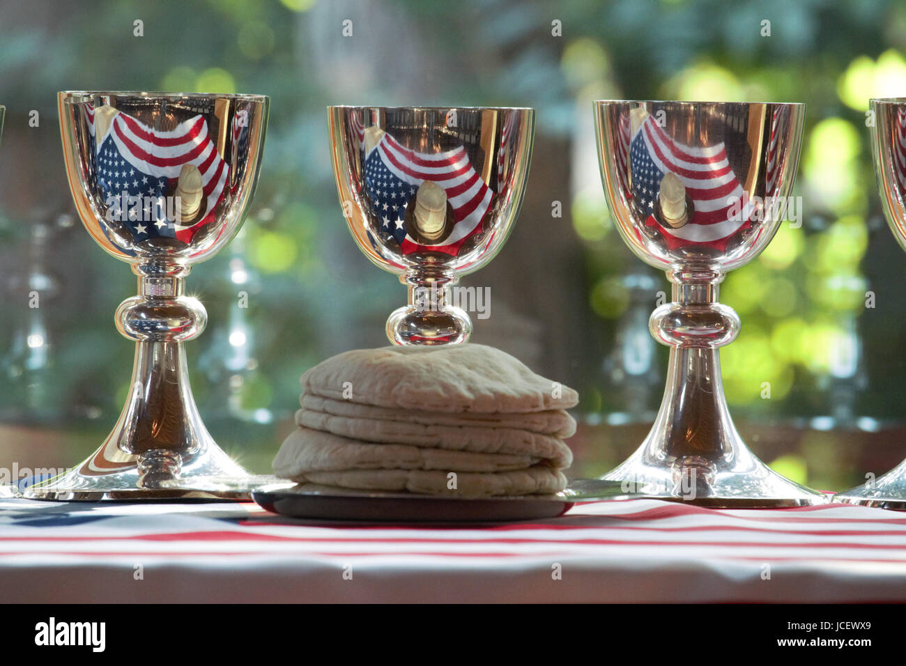 Glass chalices hi-res stock photography and images - Alamy