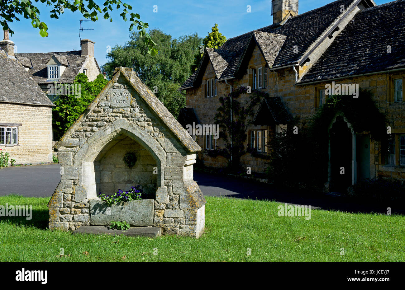 Village lower slaughter hi-res stock photography and images - Alamy