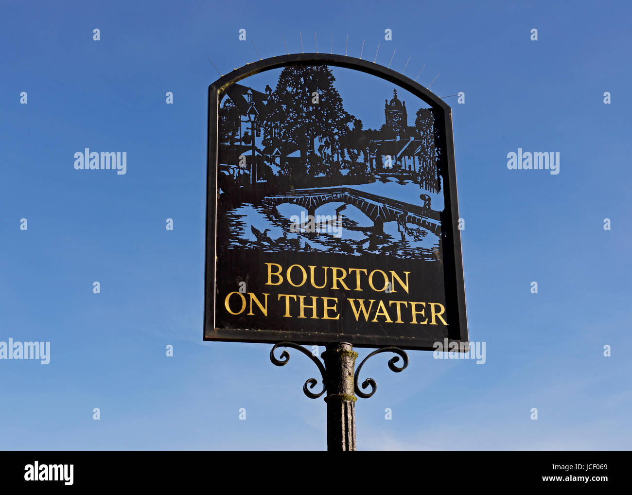 Bourton on the water village sign hi-res stock photography and images ...