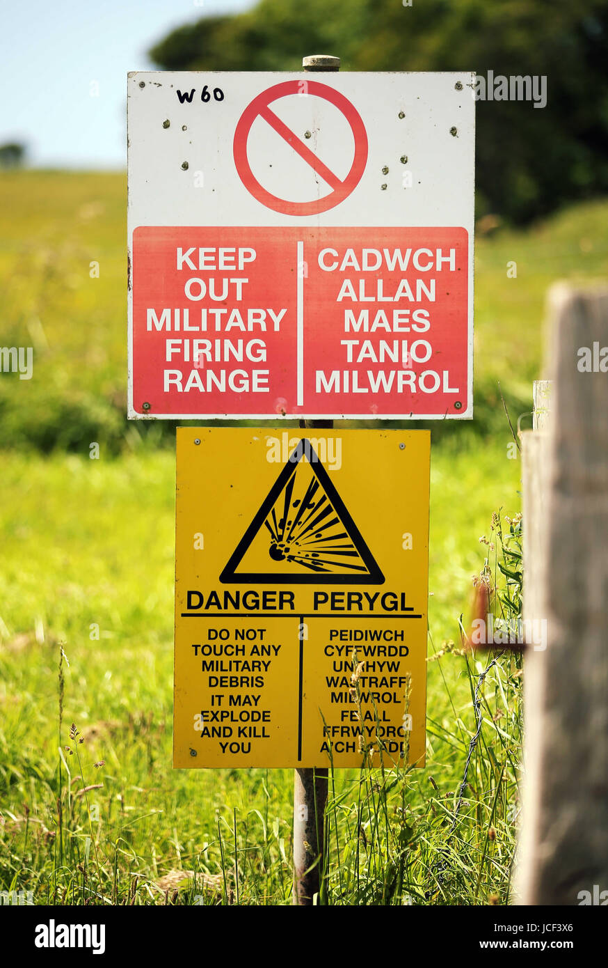 Tank firing soldier hi-res stock photography and images - Alamy