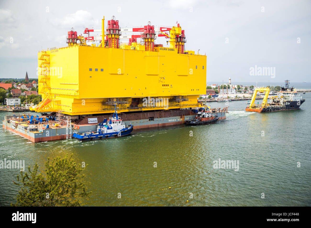 The large converter platform for the offshore wind plant "DolWin Gamma ...