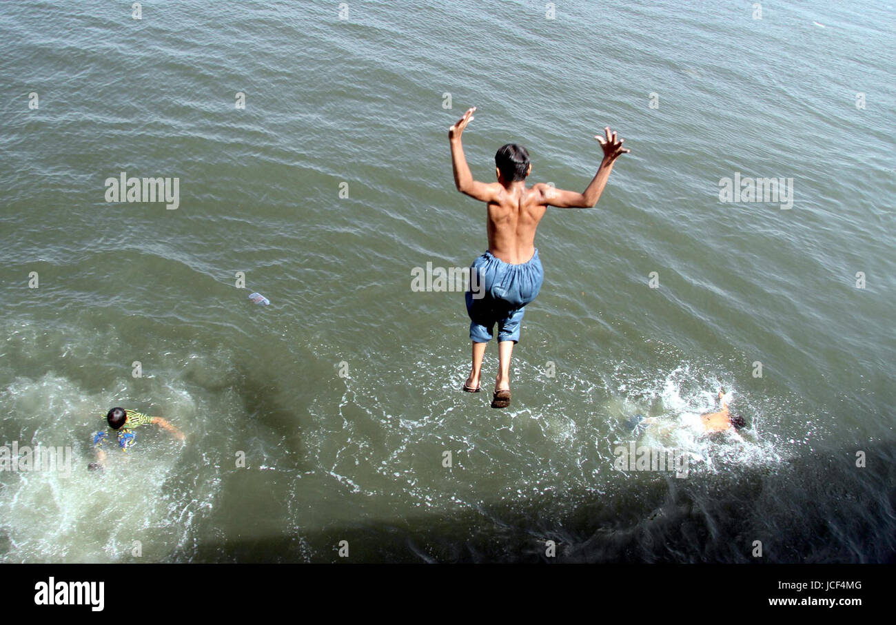 Scorching children hi-res stock photography and images - Alamy