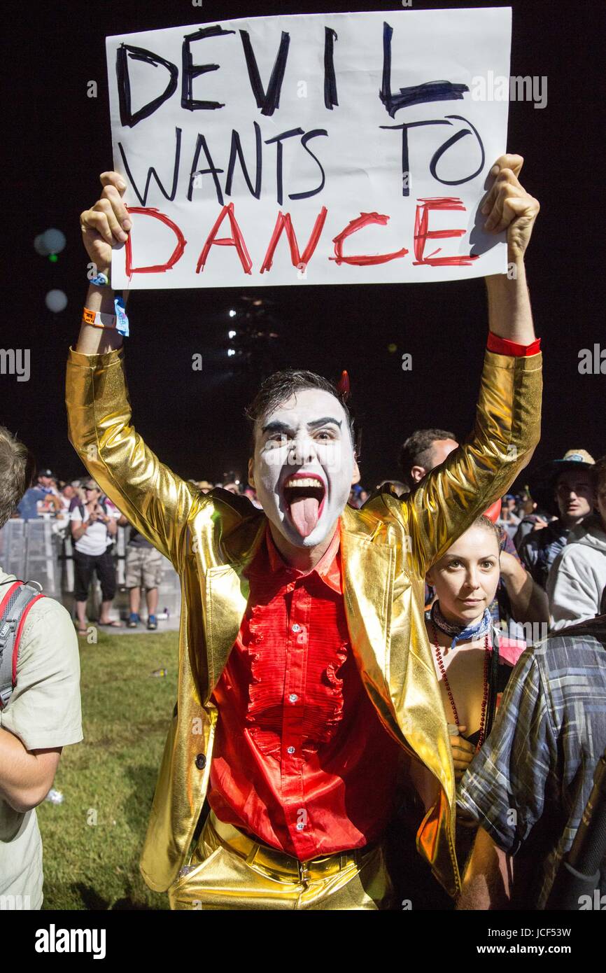 Manchester, Tennessee, USA. 9th June, 2017. A fan dressed in a devil ...