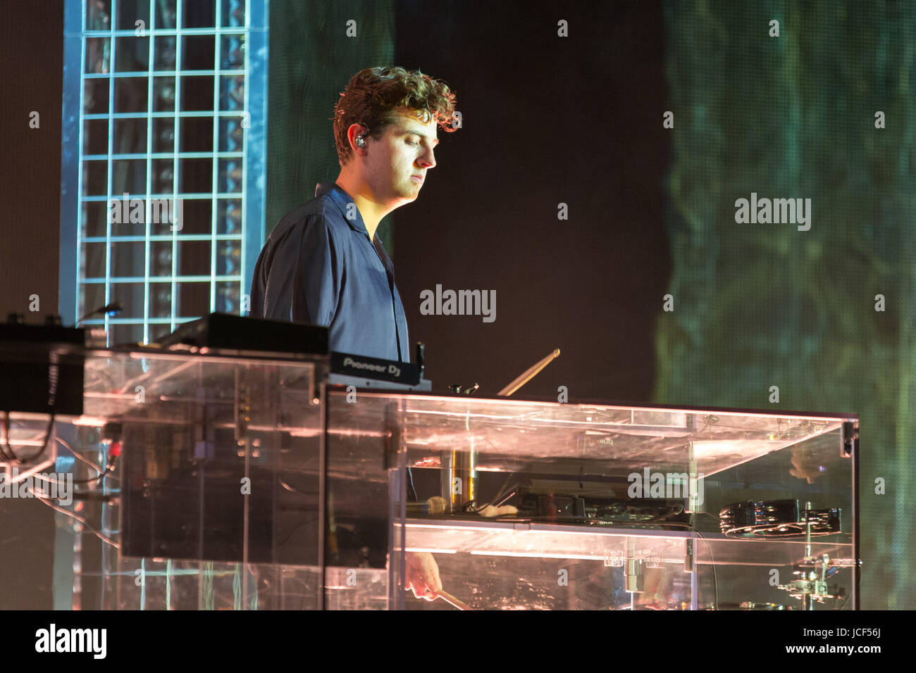 Manchester, Tennessee, USA. 9th June, 2017. JAMIE SMITH of The xx ...