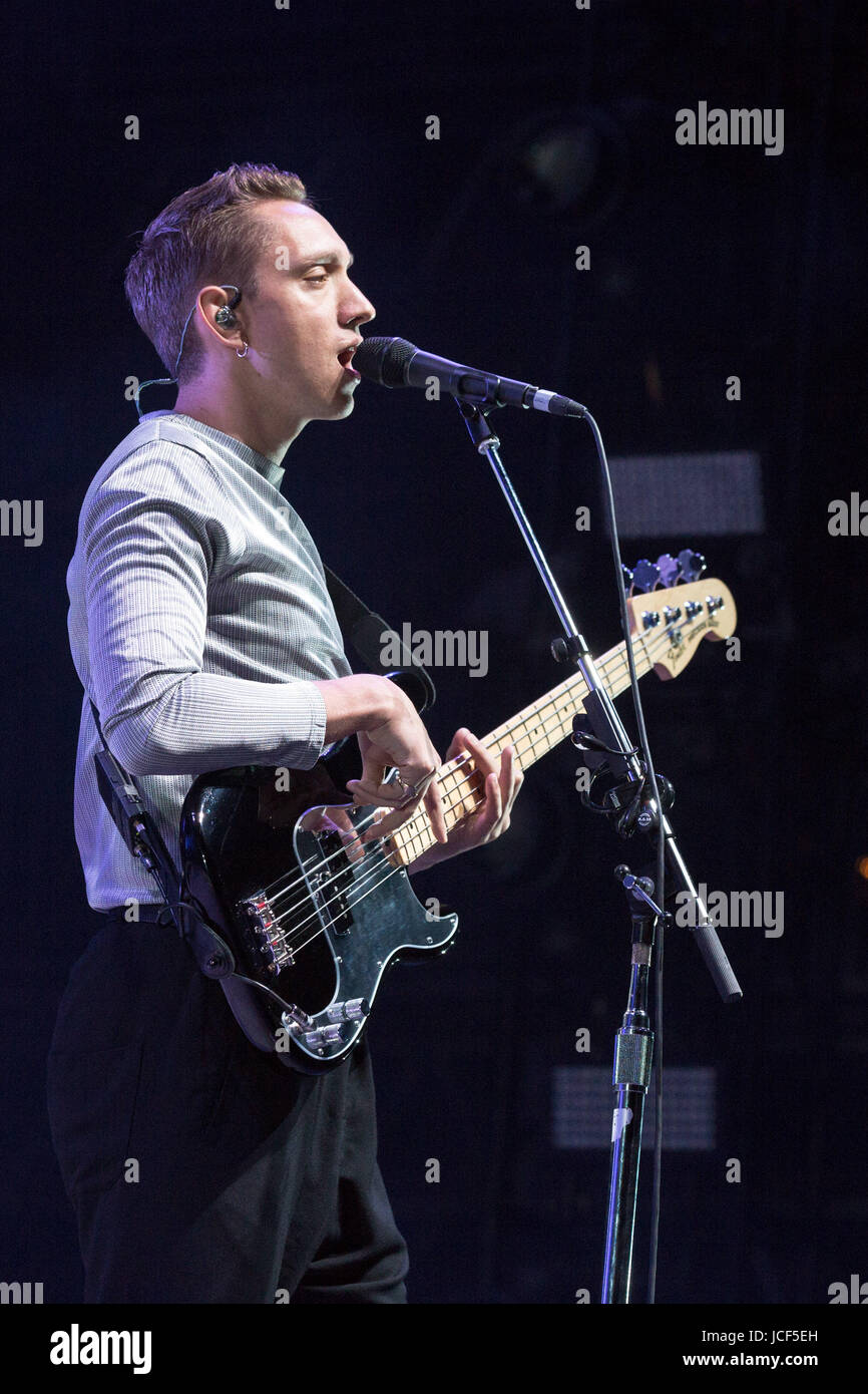 Oliver sim hi-res stock photography and images - Alamy