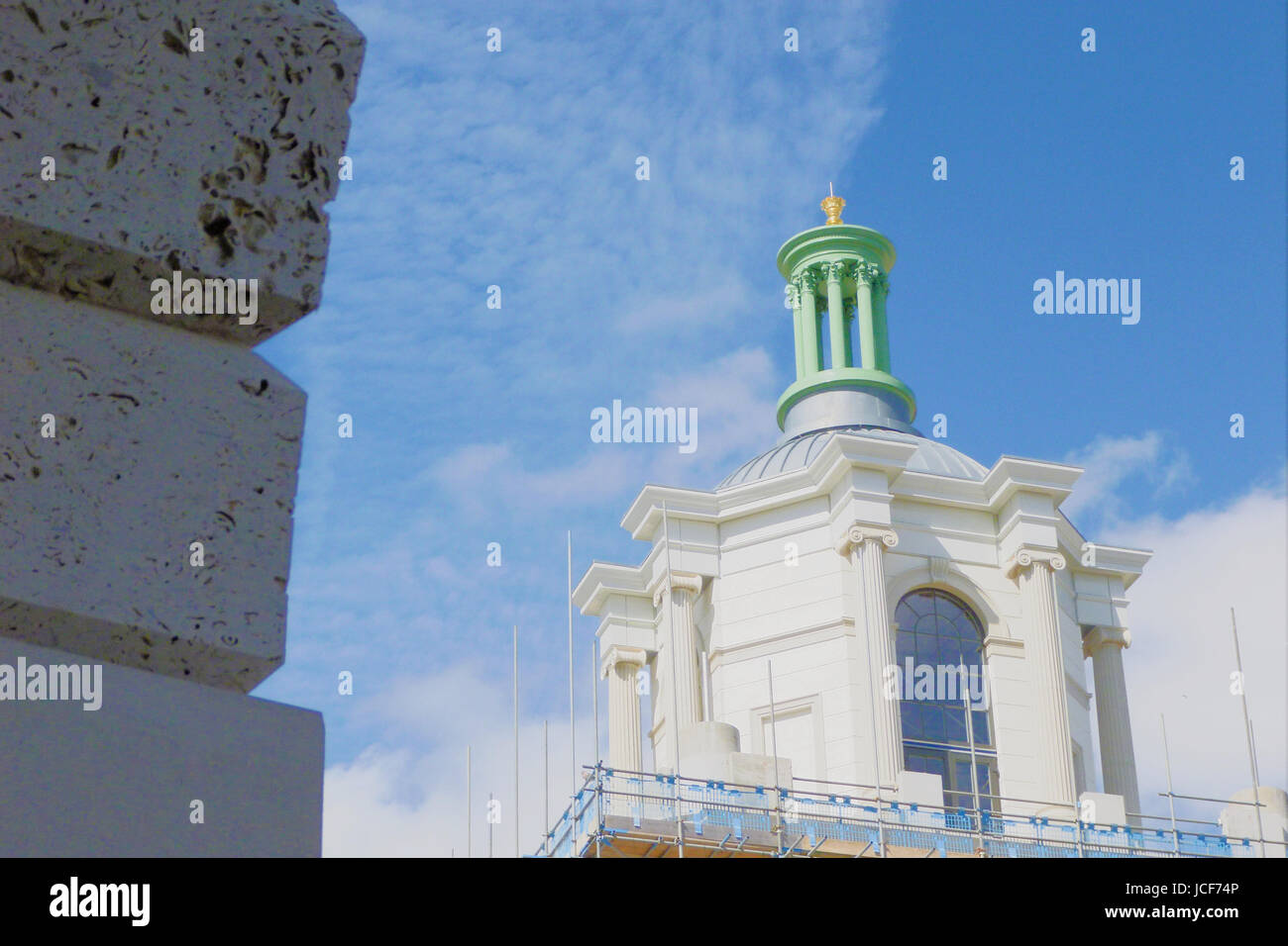 Dorchester, UK. 15th June, 2017. A sunny day on 'Queen Mother Square ...