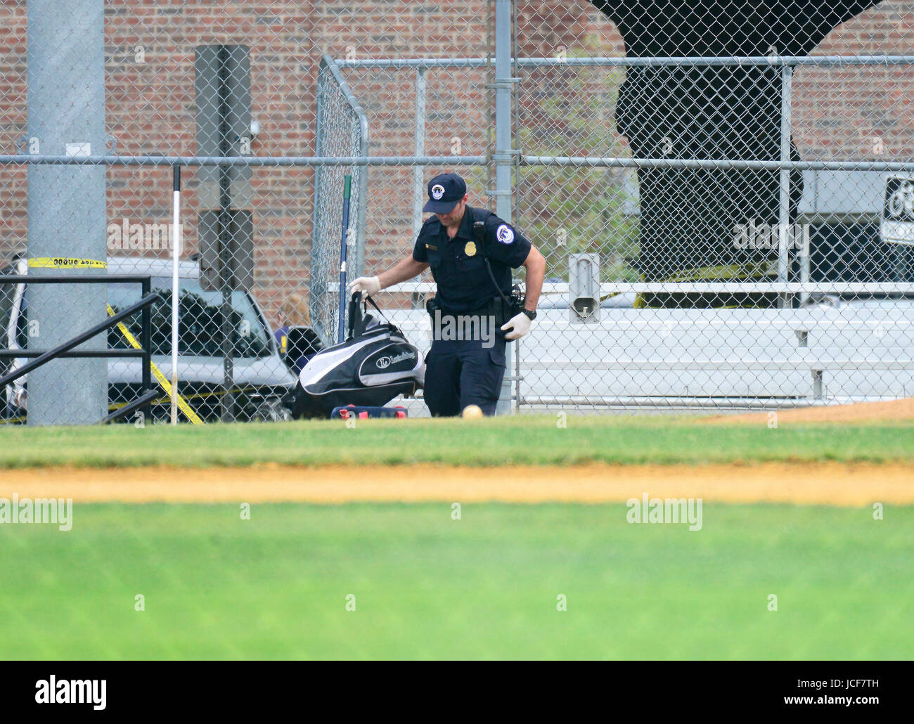 Evidence technicians from the FBI and United States Capitol Police ...
