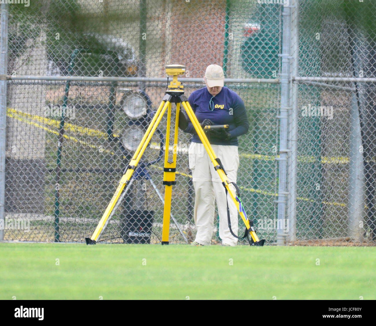 Evidence technicians from the FBI and United States Capitol Police ...