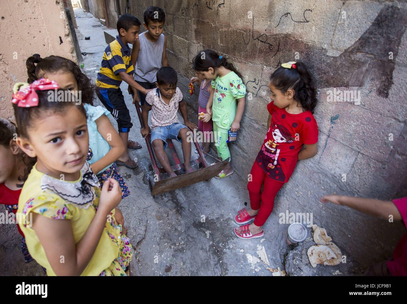 Gaza City, The Gaza Strip, Palestine. 15th June, 2017. Palestinian ...