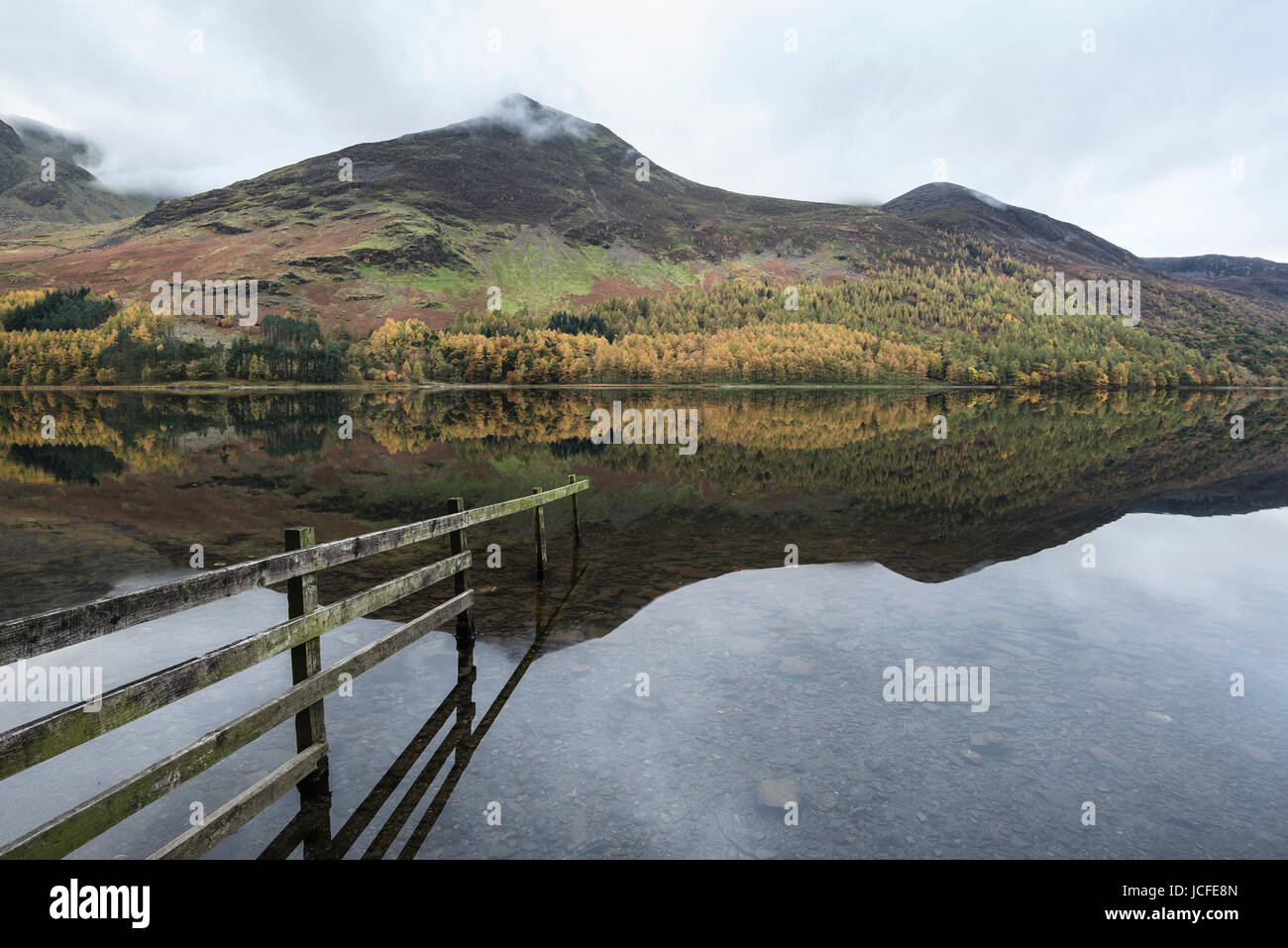 Beautiful Autumn Fall landscape image of Lake Buttermere in Lake ...
