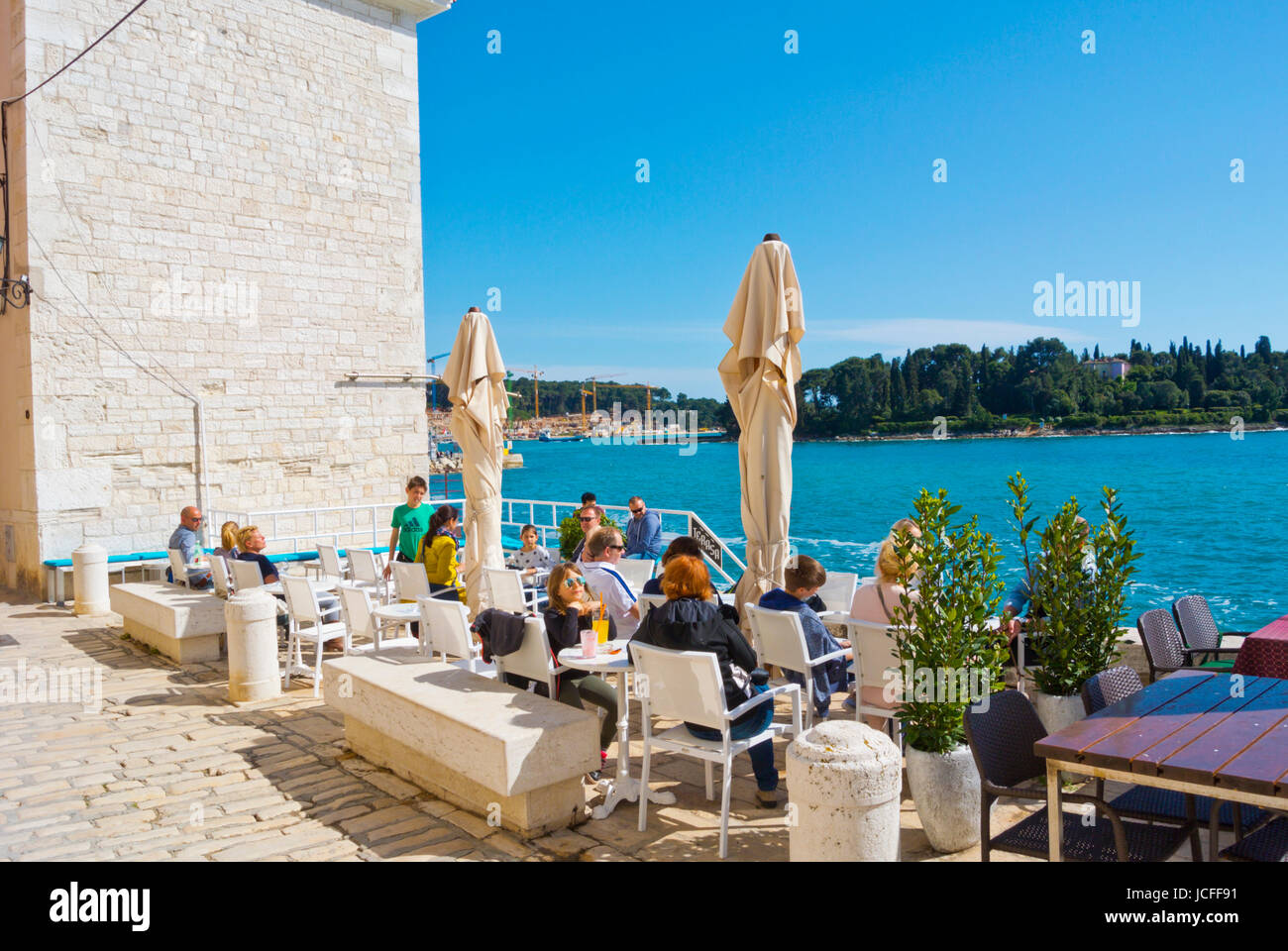 Cafe and bar terrace by the Adriatic sea, Svetog Kriza street, old town ...