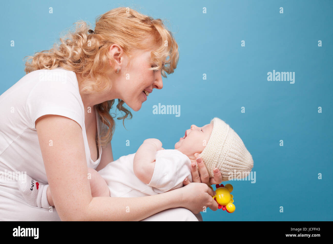 mom keeps on hand a baby son love happiness family Stock Photo - Alamy mom keeps on hand a baby son love happiness family Stock Photo - Alamy