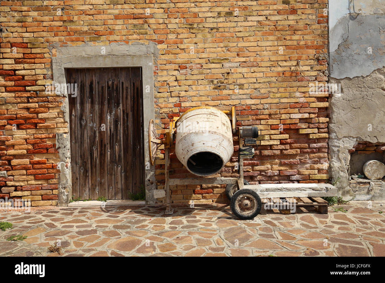 Brick machine hi-res stock photography and images - Alamy