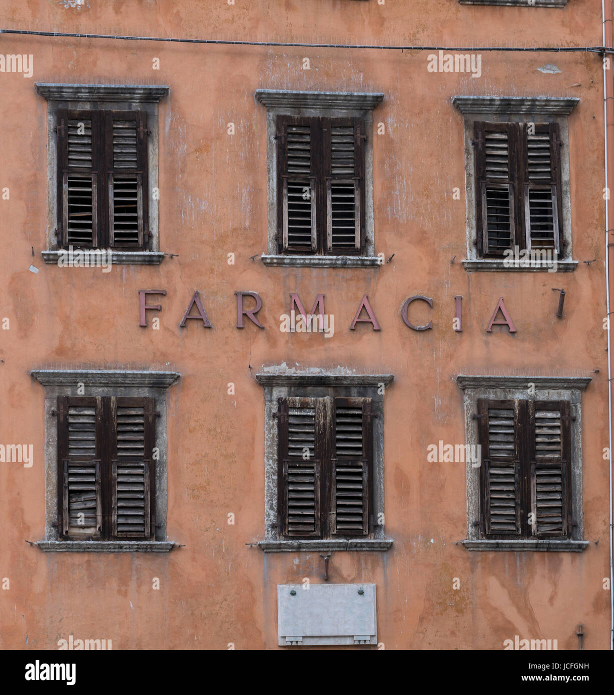 Farmacy building hi-res stock photography and images - Alamy