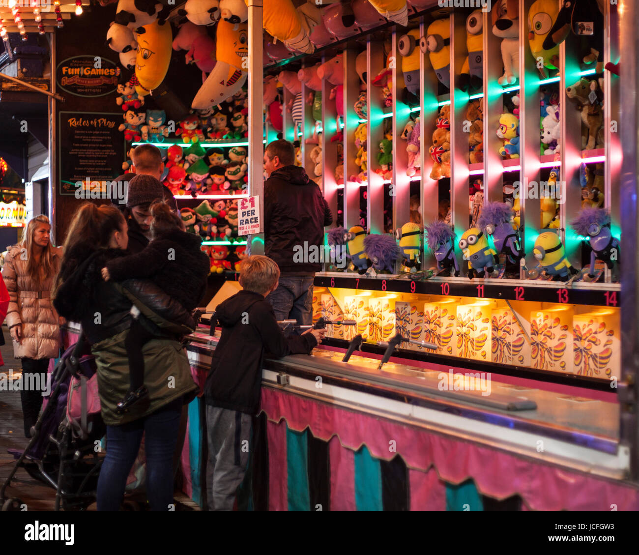 Fairground games hi-res stock photography and images - Alamy