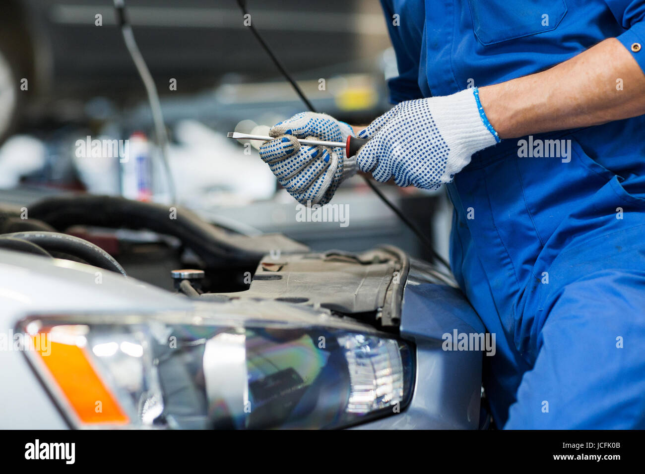 Car mechanic man hand hi-res stock photography and images - Alamy