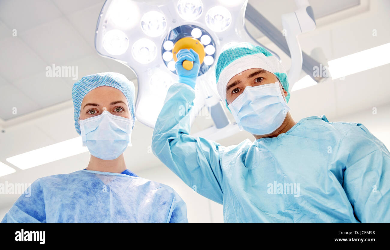 group of surgeons in operating room at hospital Stock Photo - Alamy