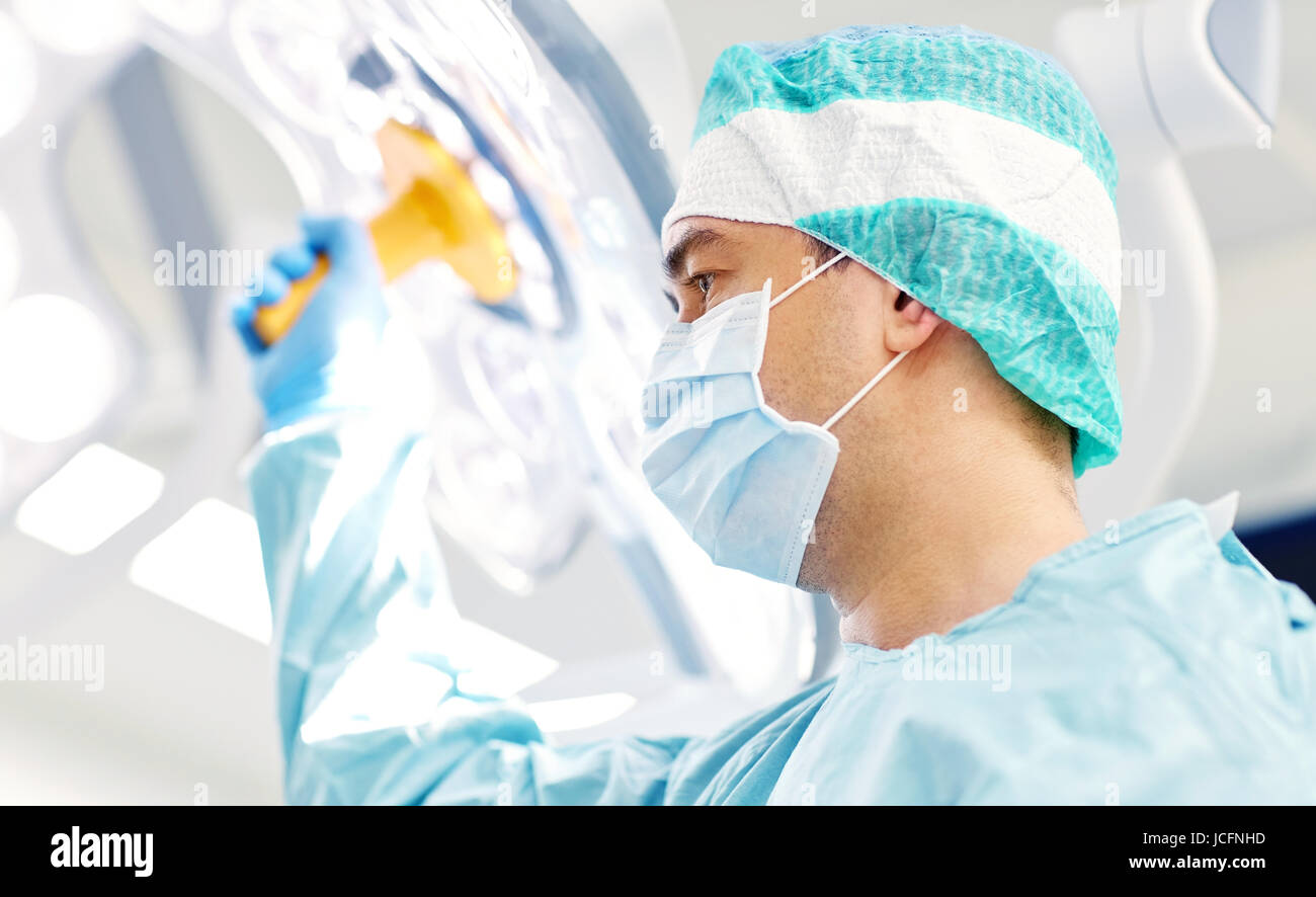 surgeon in operating room at hospital Stock Photo - Alamy