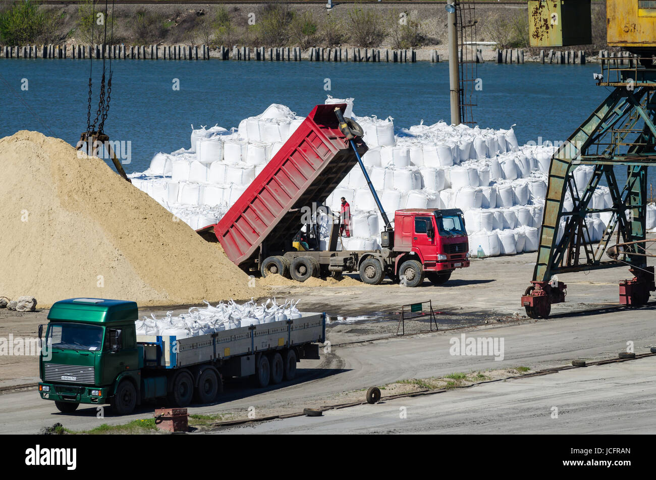 Forklift truck loading unloading shipping hi-res stock photography and ...