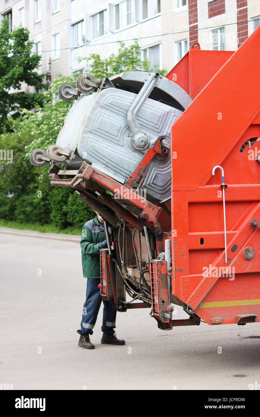 worker loads rubbish bin at a recycling machine Stock Photo - Alamy