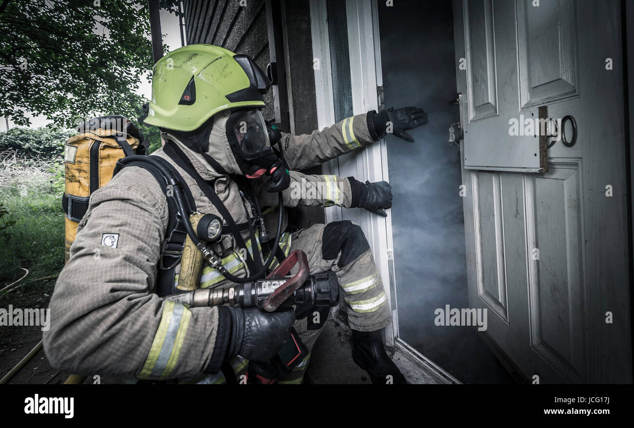 Self contained breathing apparatus scba hi-res stock photography and ...