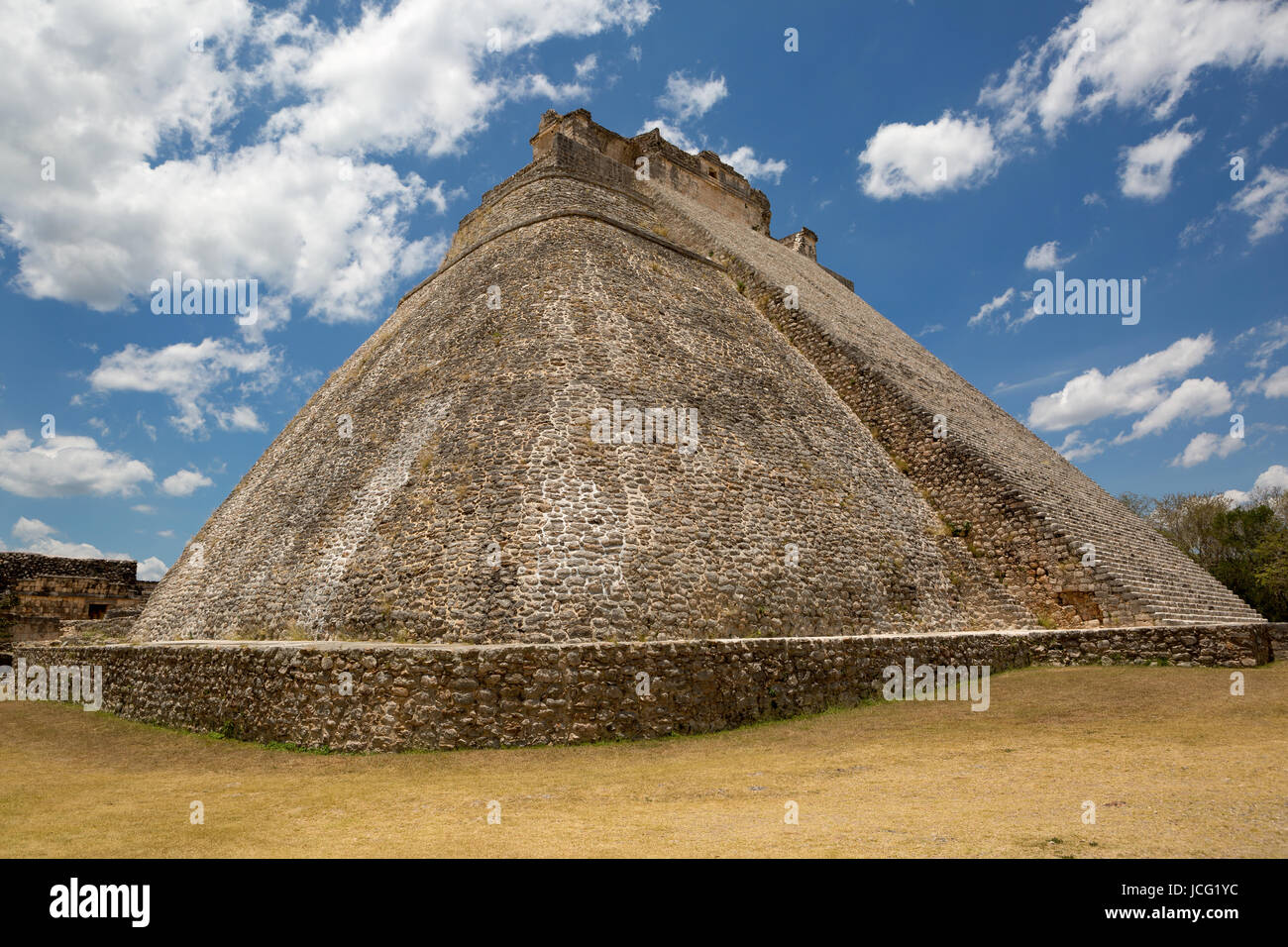 rounded edge Mayan pyramid at Uxmal Yucatan Mexico Stock Photo - Alamy