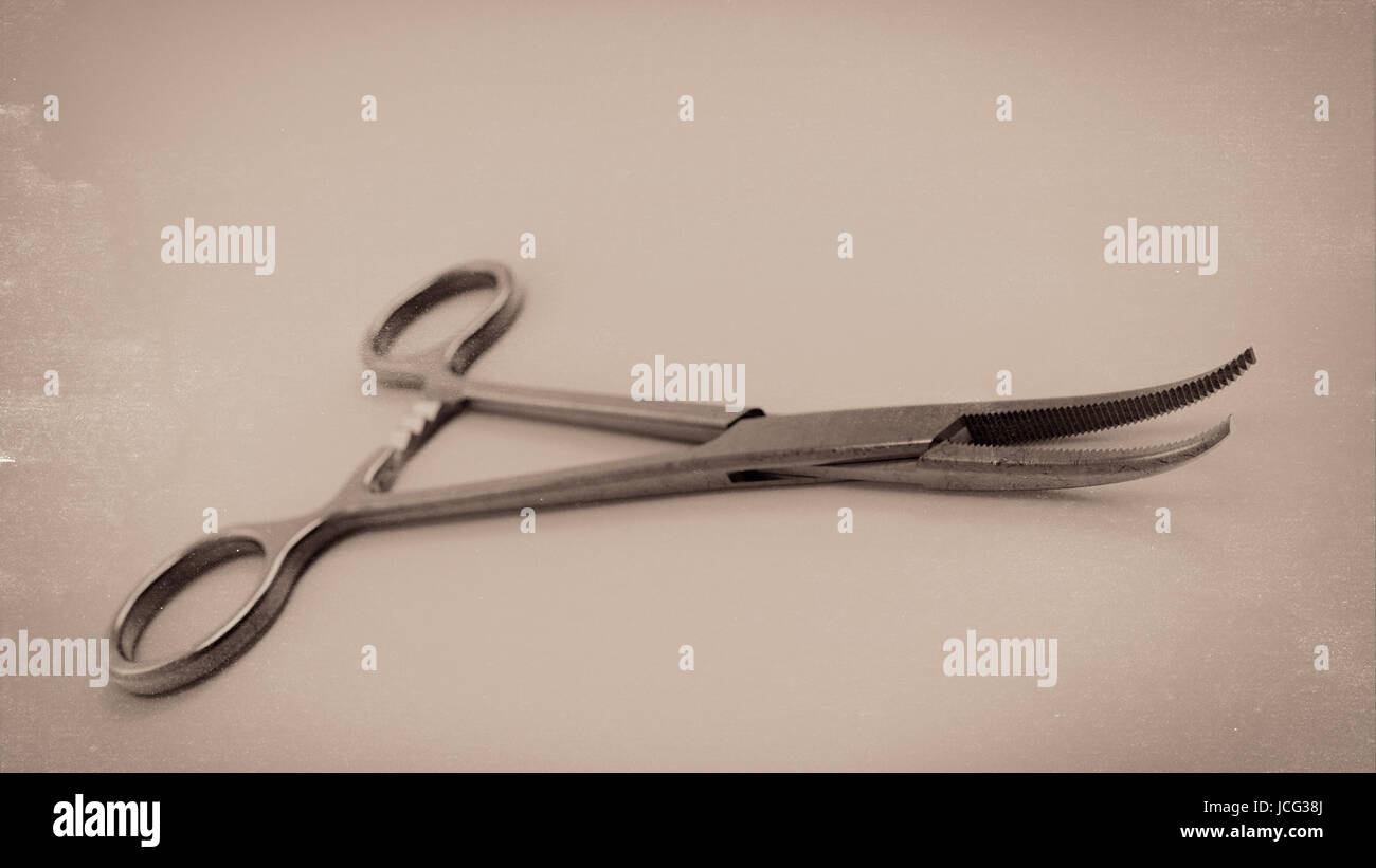 Hemostat forceps hi-res stock photography and images - Alamy