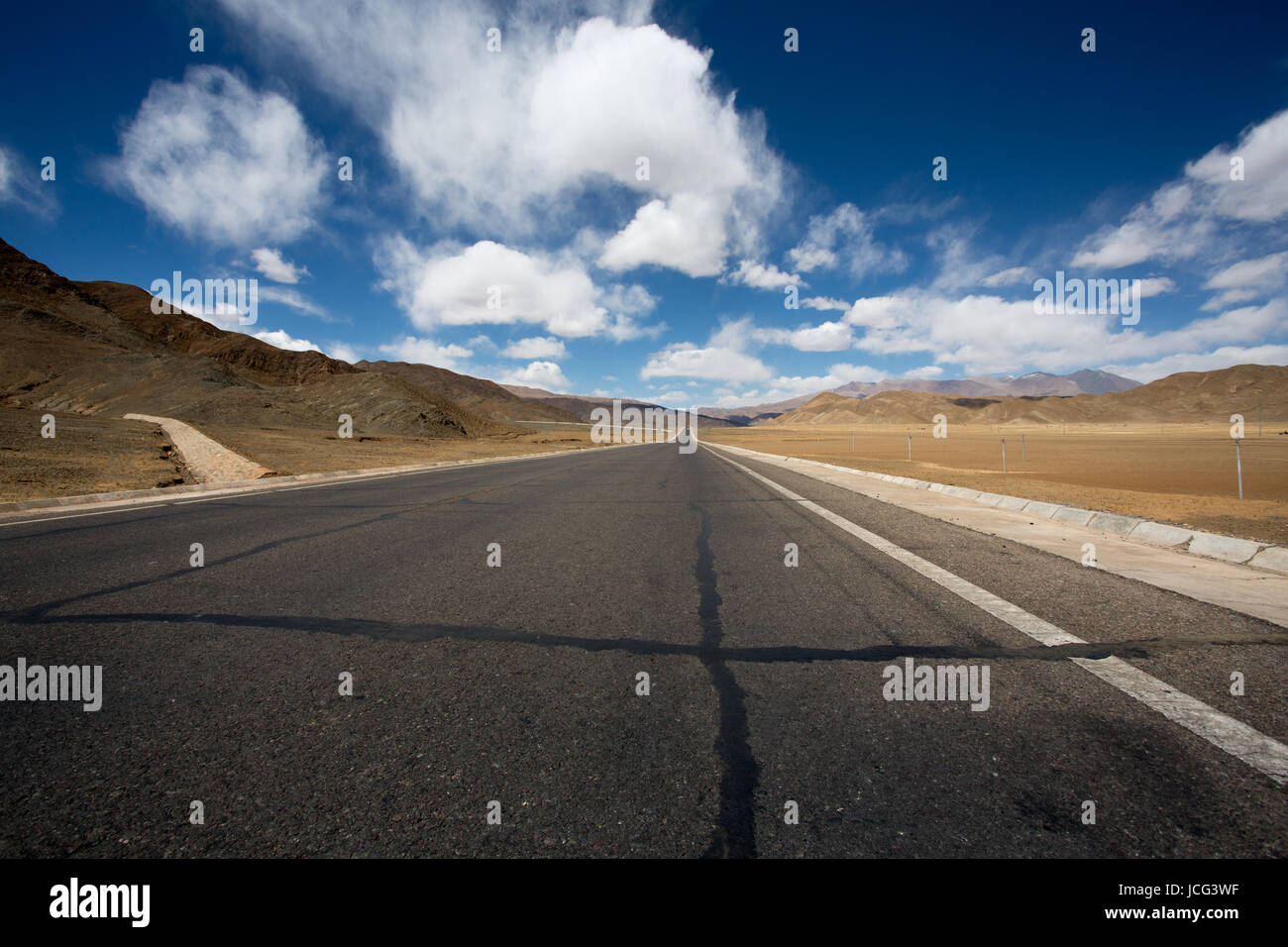 Straight road to Himalayas range on the Friendship Highway in Tibet ...