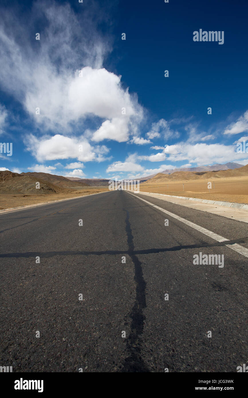 Straight road to Himalayas range on the Friendship Highway in Tibet ...
