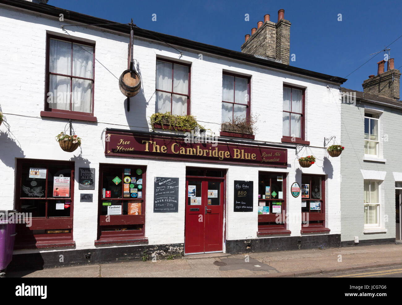 Cambridge blue pub hi-res stock photography and images - Alamy