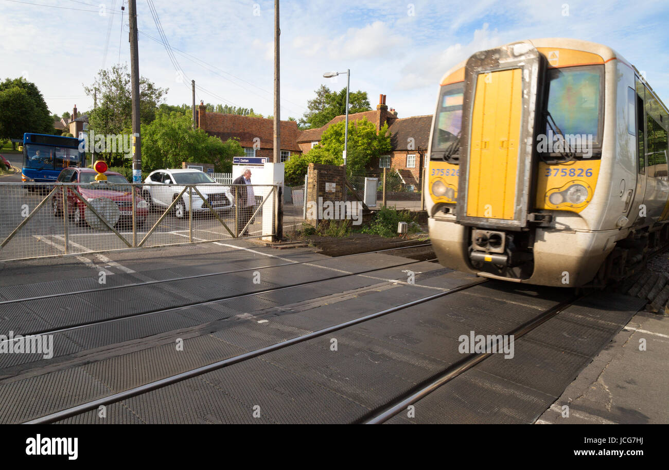 Level crossing uk hi-res stock photography and images - Alamy