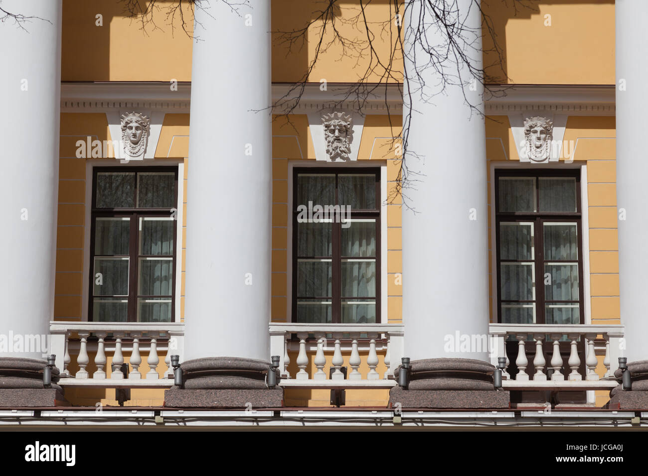 Columned portico hi-res stock photography and images - Alamy