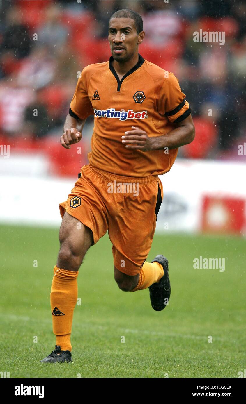 Wolverhampton wanderers player karl henry hi-res stock photography and ...