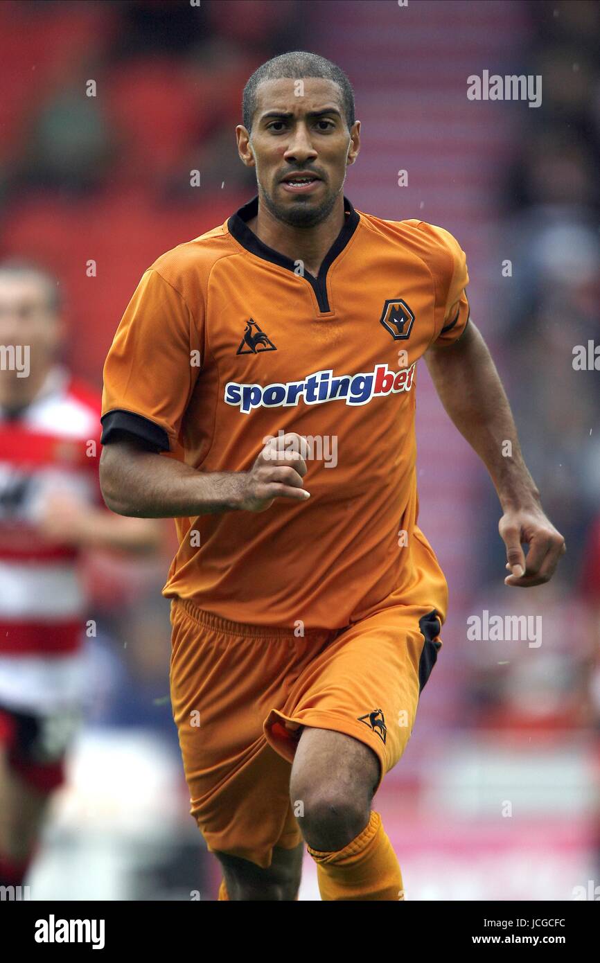 Wolverhampton wanderers player karl henry hi-res stock photography and ...