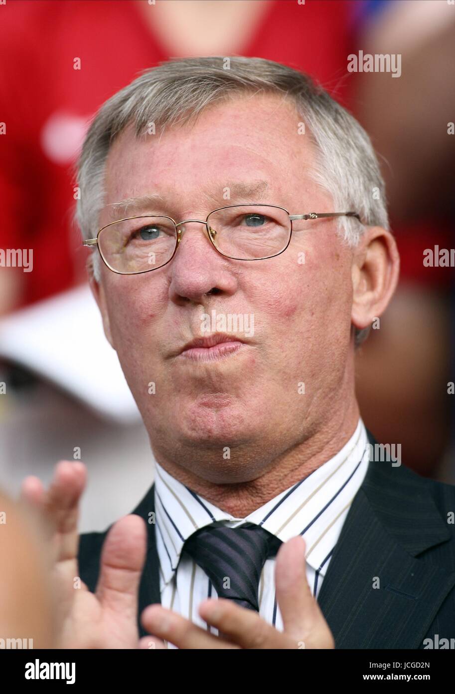 SIR ALEX FERGUSON MANCHESTER UNITED MANAGER MANCHESTER UNITED V ...