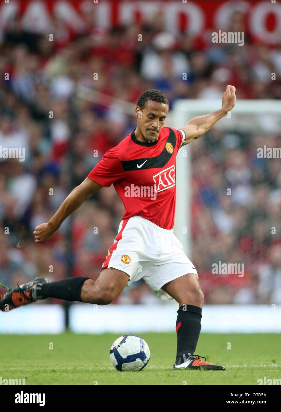 RIO FERDINAND MANCHESTER UNITED FC MANCHESTER UNITED V VALENCIA CF OLD ...
