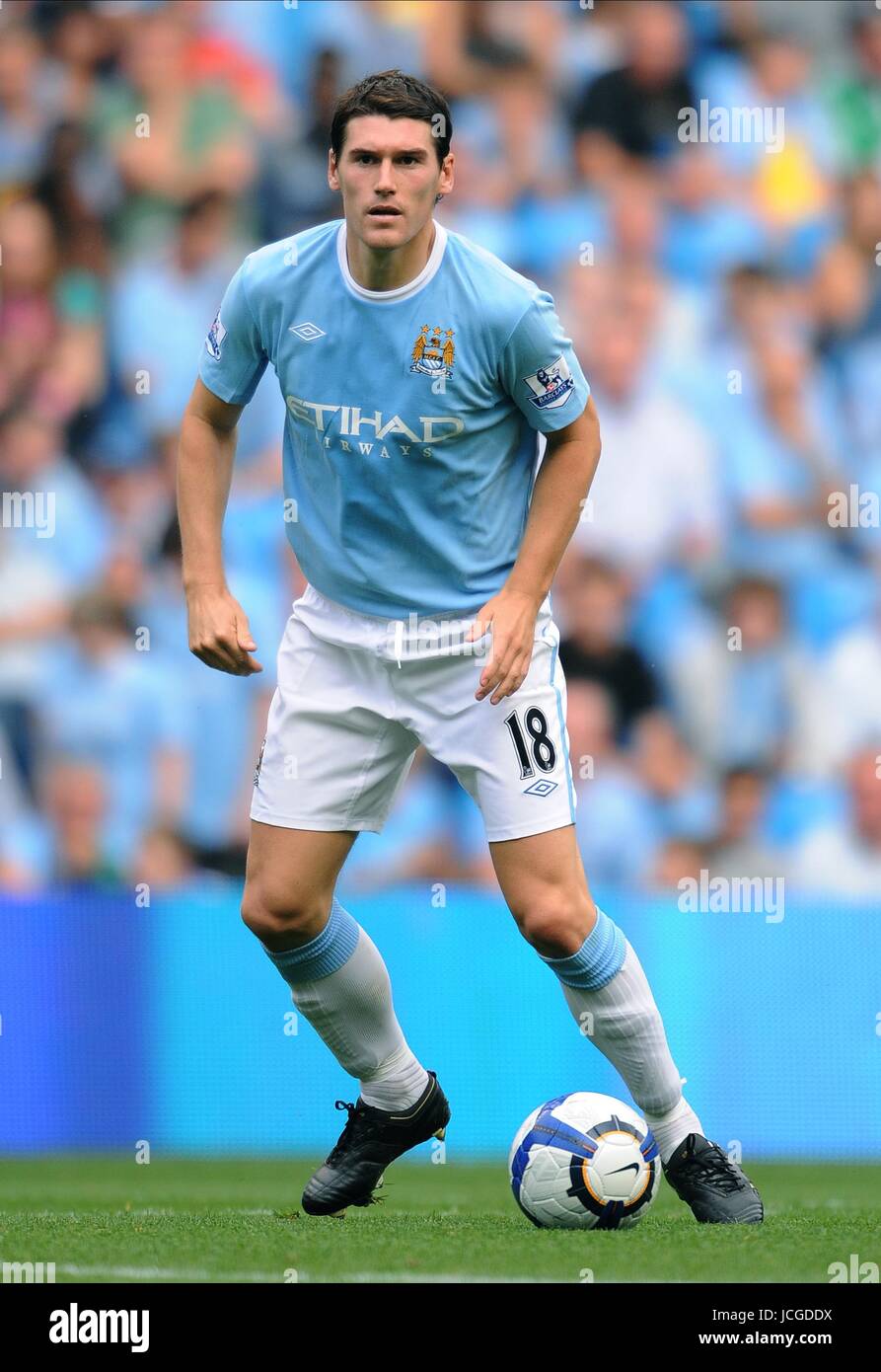Gareth barry manchester city hi-res stock photography and images - Alamy