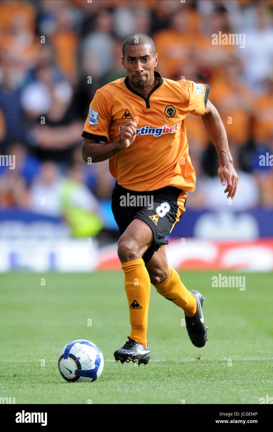 Wolverhampton wanderers player karl henry hi-res stock photography and ...
