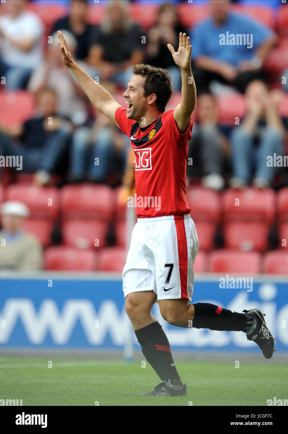 MICHAEL OWEN CELEBRATES GOAL WIGAN V MANCHESTER UNITED WIGAN V ...