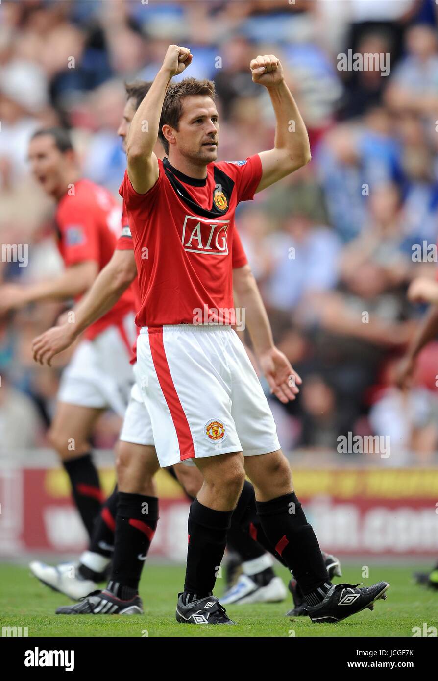 Michael owen manchester united goal hi-res stock photography and images ...